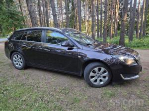 Red Opel Insignia 2016 in Daugavpils, with an engine capacity of 1.60 L and mileage of 235 thousand km for 4500 €, photo 3 on AUTOMOTO.COM.LV