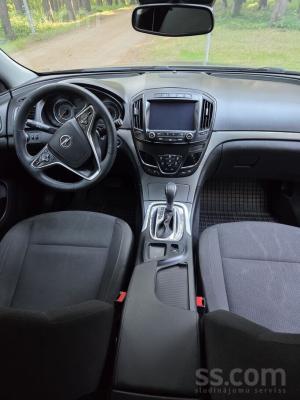Red Opel Insignia 2016 in Daugavpils, with an engine capacity of 1.60 L and mileage of 235 thousand km for 4500 €, photo 6 on AUTOMOTO.COM.LV