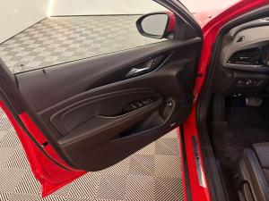 Sarkans Opel Insignia 2018 Marijampole, ar dzinēja tilpumu 1.96 L un nobraukumu 155 tūkst. km par 12999 €, foto 11 vietnē AUTOMOTO.COM.LV