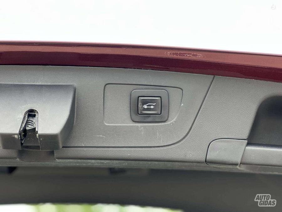 Red Opel Insignia 2019 in Marijampole, with an engine capacity of 2.00 L and mileage of 298 thousand km for 10450 €, photo 13 on AUTOMOTO.COM.LV