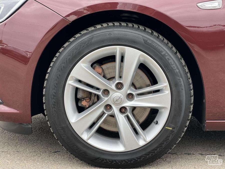 Red Opel Insignia 2019 in Marijampole, with an engine capacity of 2.00 L and mileage of 298 thousand km for 10450 €, photo 15 on AUTOMOTO.COM.LV