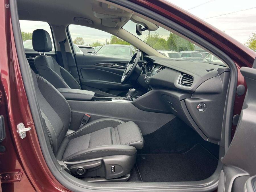 Red Opel Insignia 2019 in Marijampole, with an engine capacity of 2.00 L and mileage of 298 thousand km for 10450 €, photo 20 on AUTOMOTO.COM.LV