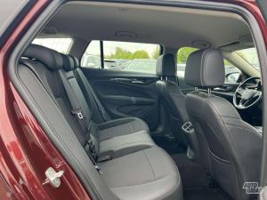 Red Opel Insignia 2019 in Marijampole, with an engine capacity of 2.00 L and mileage of 298 thousand km for 10450 €, photo 22 on AUTOMOTO.COM.LV