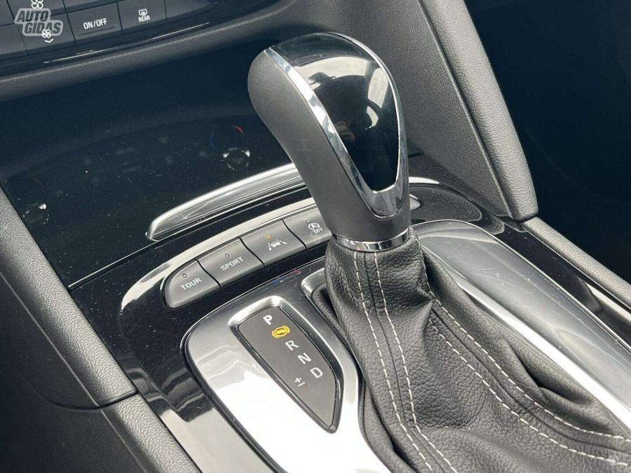 Red Opel Insignia 2019 in Marijampole, with an engine capacity of 2.00 L and mileage of 298 thousand km for 10450 €, photo 33 on AUTOMOTO.COM.LV