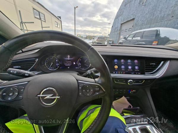 Red Opel Insignia 2019 in Tallinn, with an engine capacity of 1.50 L and mileage of 86 thousand km for 15444 €, photo 3 on AUTOMOTO.COM.LV