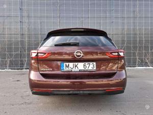 Red Opel Insignia 2019 in Vilnius, with an engine capacity of 1.96 L and mileage of 282 thousand km for 7900 €, photo 8 on AUTOMOTO.COM.LV