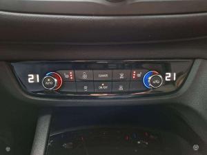 Red Opel Insignia 2019 in Vilnius, with an engine capacity of 1.96 L and mileage of 282 thousand km for 7900 €, photo 16 on AUTOMOTO.COM.LV