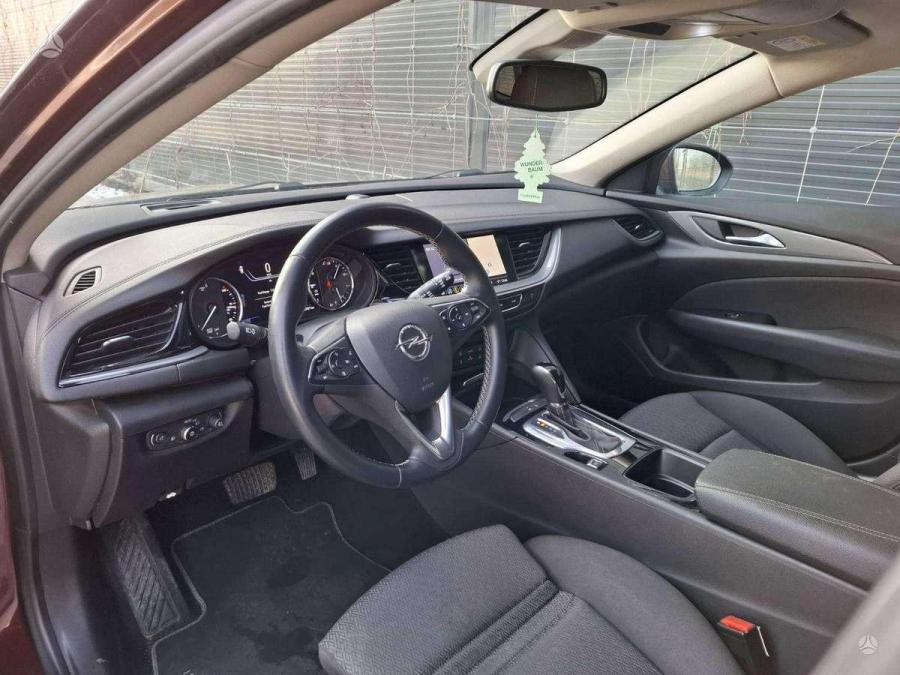 Red Opel Insignia 2019 in Vilnius, with an engine capacity of 1.96 L and mileage of 282 thousand km for 7900 €, photo 17 on AUTOMOTO.COM.LV