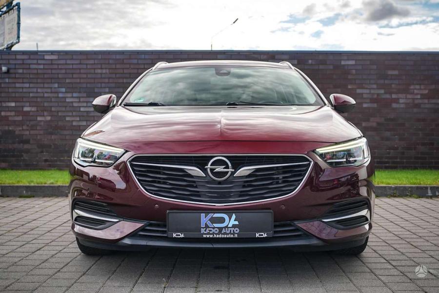 Red Opel Insignia 2019 in Marijampole, with an engine capacity of 1.96 L and mileage of 298 thousand km for 9550 €, photo 3 on AUTOMOTO.COM.LV