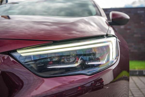Red Opel Insignia 2019 in Marijampole, with an engine capacity of 1.96 L and mileage of 298 thousand km for 9550 €, photo 5 on AUTOMOTO.COM.LV