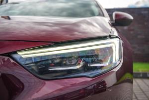 Red Opel Insignia 2019 in Marijampole, with an engine capacity of 1.96 L and mileage of 298 thousand km for 9550 €, photo 5 on AUTOMOTO.COM.LV