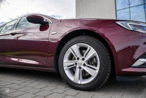 Red Opel Insignia 2019 in Marijampole, with an engine capacity of 1.96 L and mileage of 298 thousand km for 9550 €, photo 6 on AUTOMOTO.COM.LV