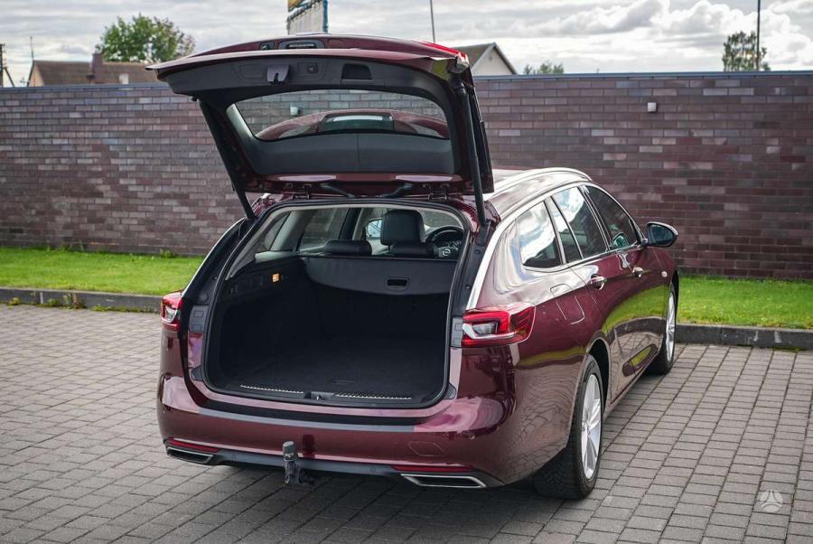Red Opel Insignia 2019 in Marijampole, with an engine capacity of 1.96 L and mileage of 298 thousand km for 9550 €, photo 11 on AUTOMOTO.COM.LV