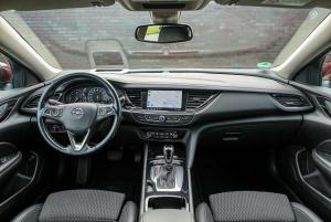 Red Opel Insignia 2019 in Marijampole, with an engine capacity of 1.96 L and mileage of 298 thousand km for 9550 €, photo 14 on AUTOMOTO.COM.LV