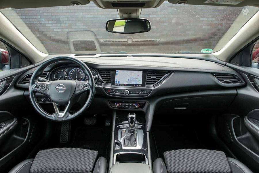 Red Opel Insignia 2019 in Marijampole, with an engine capacity of 1.96 L and mileage of 298 thousand km for 9550 €, photo 14 on AUTOMOTO.COM.LV