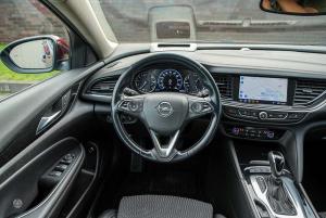 Red Opel Insignia 2019 in Marijampole, with an engine capacity of 1.96 L and mileage of 298 thousand km for 9550 €, photo 15 on AUTOMOTO.COM.LV