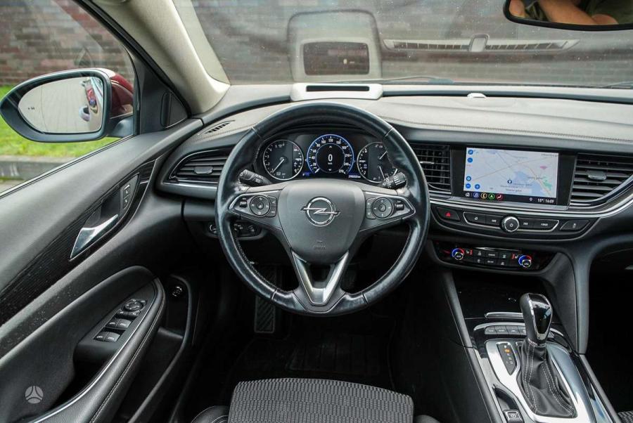 Red Opel Insignia 2019 in Marijampole, with an engine capacity of 1.96 L and mileage of 298 thousand km for 9550 €, photo 15 on AUTOMOTO.COM.LV