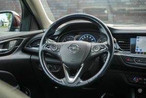 Red Opel Insignia 2019 in Marijampole, with an engine capacity of 1.96 L and mileage of 298 thousand km for 9550 €, photo 16 on AUTOMOTO.COM.LV