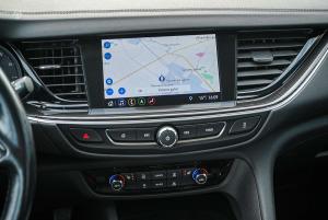 Red Opel Insignia 2019 in Marijampole, with an engine capacity of 1.96 L and mileage of 298 thousand km for 9550 €, photo 18 on AUTOMOTO.COM.LV