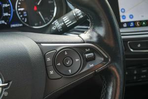 Red Opel Insignia 2019 in Marijampole, with an engine capacity of 1.96 L and mileage of 298 thousand km for 9550 €, photo 23 on AUTOMOTO.COM.LV
