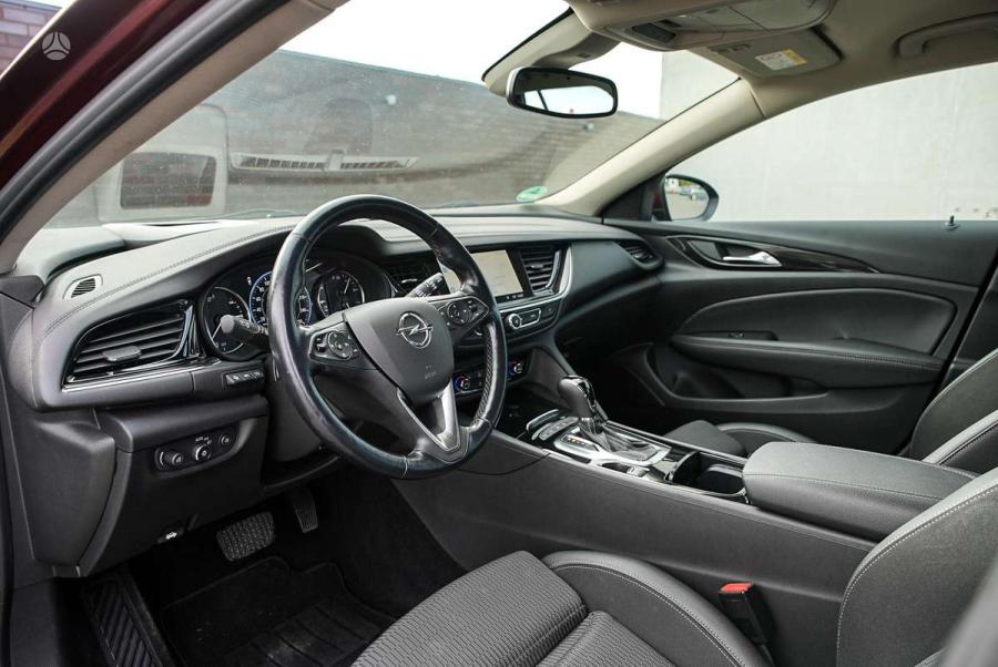 Red Opel Insignia 2019 in Marijampole, with an engine capacity of 1.96 L and mileage of 298 thousand km for 9550 €, photo 27 on AUTOMOTO.COM.LV