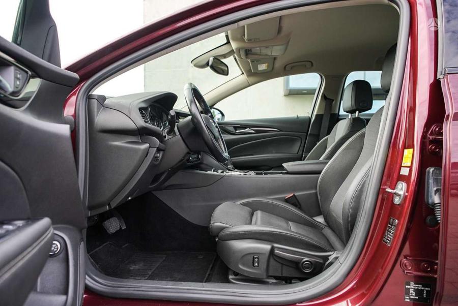 Red Opel Insignia 2019 in Marijampole, with an engine capacity of 1.96 L and mileage of 298 thousand km for 9550 €, photo 28 on AUTOMOTO.COM.LV