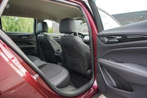 Red Opel Insignia 2019 in Marijampole, with an engine capacity of 1.96 L and mileage of 298 thousand km for 9550 €, photo 36 on AUTOMOTO.COM.LV