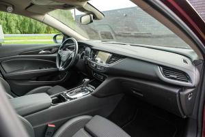 Red Opel Insignia 2019 in Marijampole, with an engine capacity of 1.96 L and mileage of 298 thousand km for 9550 €, photo 39 on AUTOMOTO.COM.LV