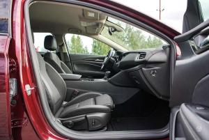 Red Opel Insignia 2019 in Marijampole, with an engine capacity of 1.96 L and mileage of 298 thousand km for 9550 €, photo 40 on AUTOMOTO.COM.LV