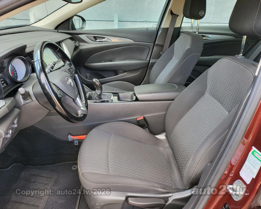 Red Opel Insignia 2020 in Tallinn, with an engine capacity of 1.60 L and mileage of 229 thousand km for 9900 €, photo 7 on AUTOMOTO.COM.LV