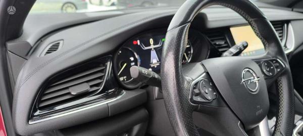 Red Opel Insignia 2021 in Siauliai, with an engine capacity of 1.50 L and mileage of 201 thousand km for 11250 €, photo 11 on AUTOMOTO.COM.LV