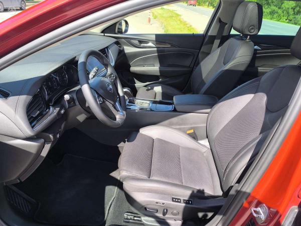 Red Opel Insignia 2021 in Joniskis, with an engine capacity of 2.00 L and mileage of 220 thousand km for 12850 €, photo 9 on AUTOMOTO.COM.LV