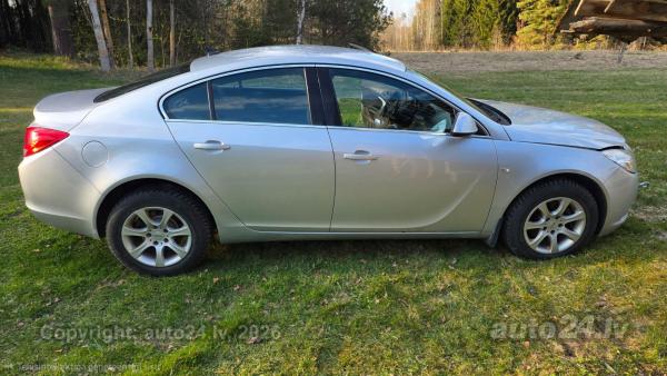 Opel Insignia 2009 in Tallinn, with an engine capacity of 2.00 L and mileage of 351 thousand km for 1200 €, photo 9 on AUTOMOTO.COM.LV