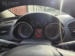Opel Insignia 2012 in Riga, with an engine capacity of 2.00 L and mileage of 202 thousand km for 4250 €, photo 5 on AUTOMOTO.COM.LV