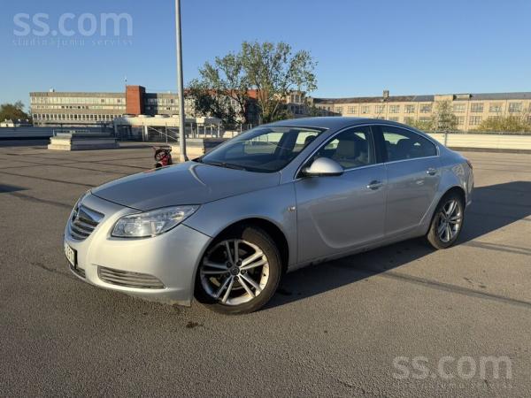 Opel Insignia 2013 in Riga, with an engine capacity of 2.00 L and mileage of 156 thousand km for 3500 €, photo 1 on AUTOMOTO.COM.LV