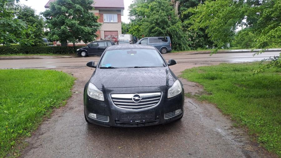 Opel Insignia 2013 in Vilnius, with an engine capacity of 2.00 L and mileage of 284 thousand km for 4450 €, photo 1 on AUTOMOTO.COM.LV