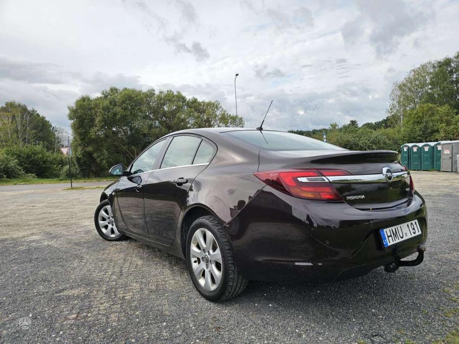 Opel Insignia 2014 in Vilnius, with an engine capacity of 1.96 L and mileage of 150 thousand km for 5949 €, photo 3 on AUTOMOTO.COM.LV