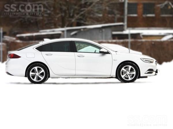 Opel Insignia 2017 in Riga, with an engine capacity of 2.00 L and mileage of 439 thousand km for 8990 €, photo 5 on AUTOMOTO.COM.LV