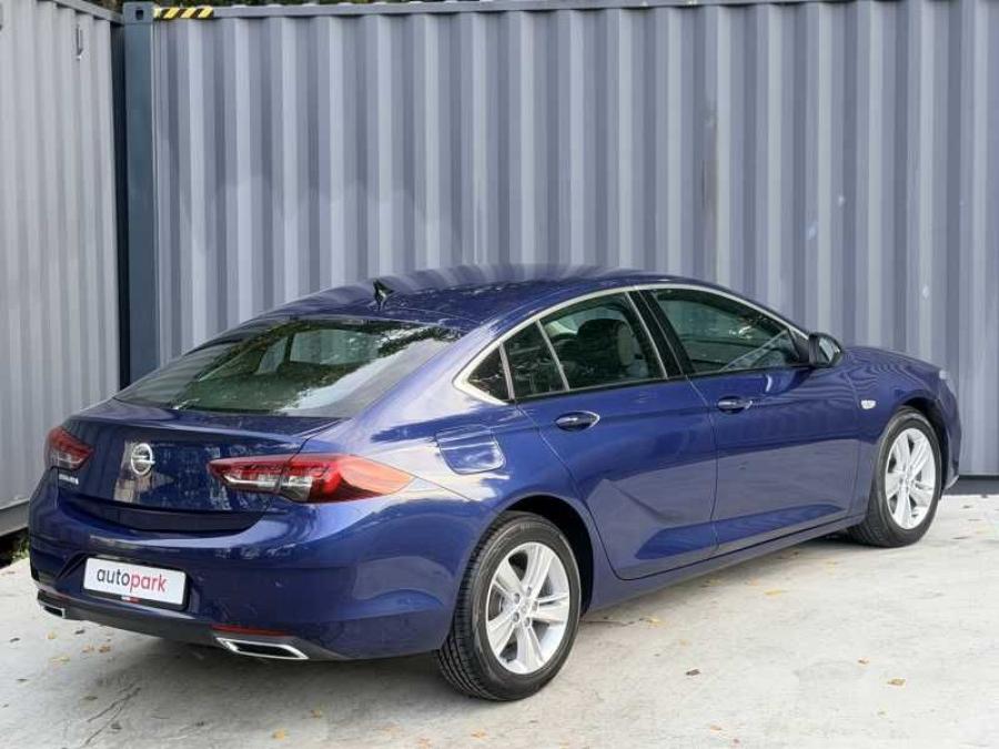 Opel Insignia 2021 in Vilnius, with an engine capacity of 2.00 L and mileage of 214 thousand km for 9900 €, photo 4 on AUTOMOTO.COM.LV
