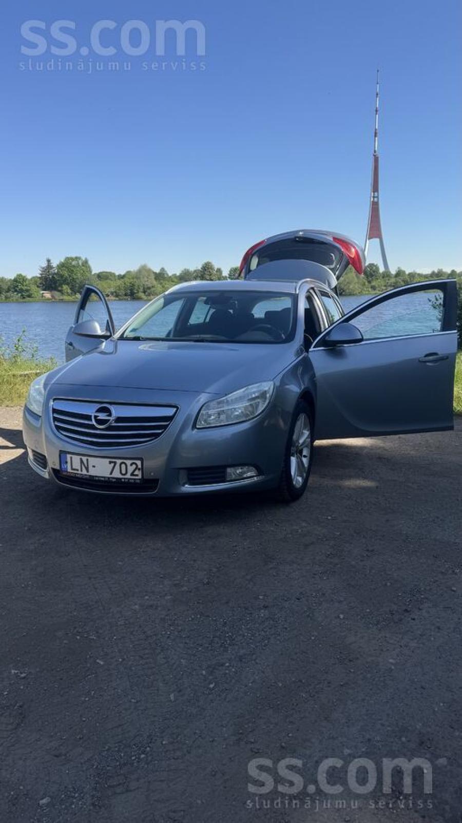 Opel Insignia 2009 in Riga, with an engine capacity of 2.00 L and mileage of 199 thousand km for 3250 €, photo 3 on AUTOMOTO.COM.LV