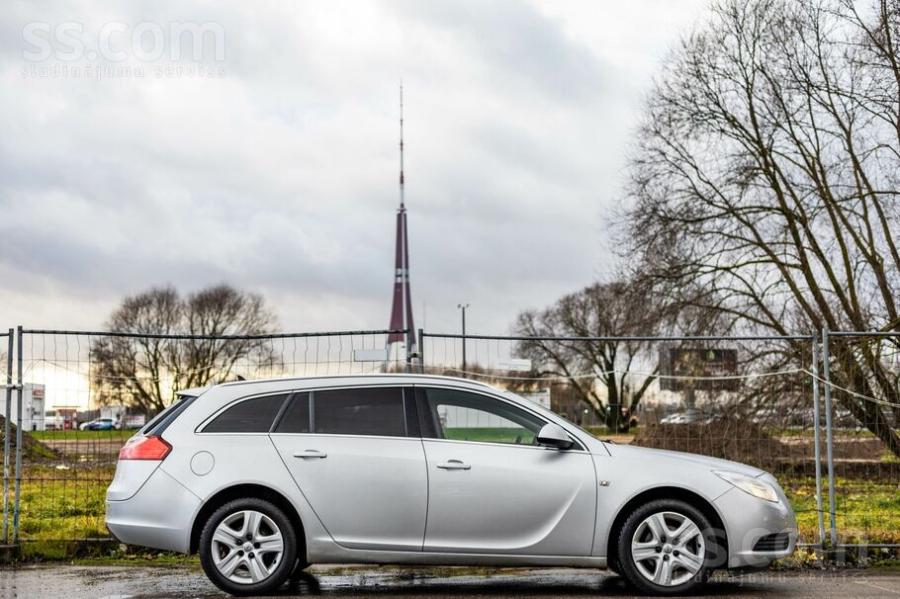 Opel Insignia 2009 in Riga, with an engine capacity of 2.00 L and mileage of 328 thousand km for 2990 €, photo 5 on AUTOMOTO.COM.LV