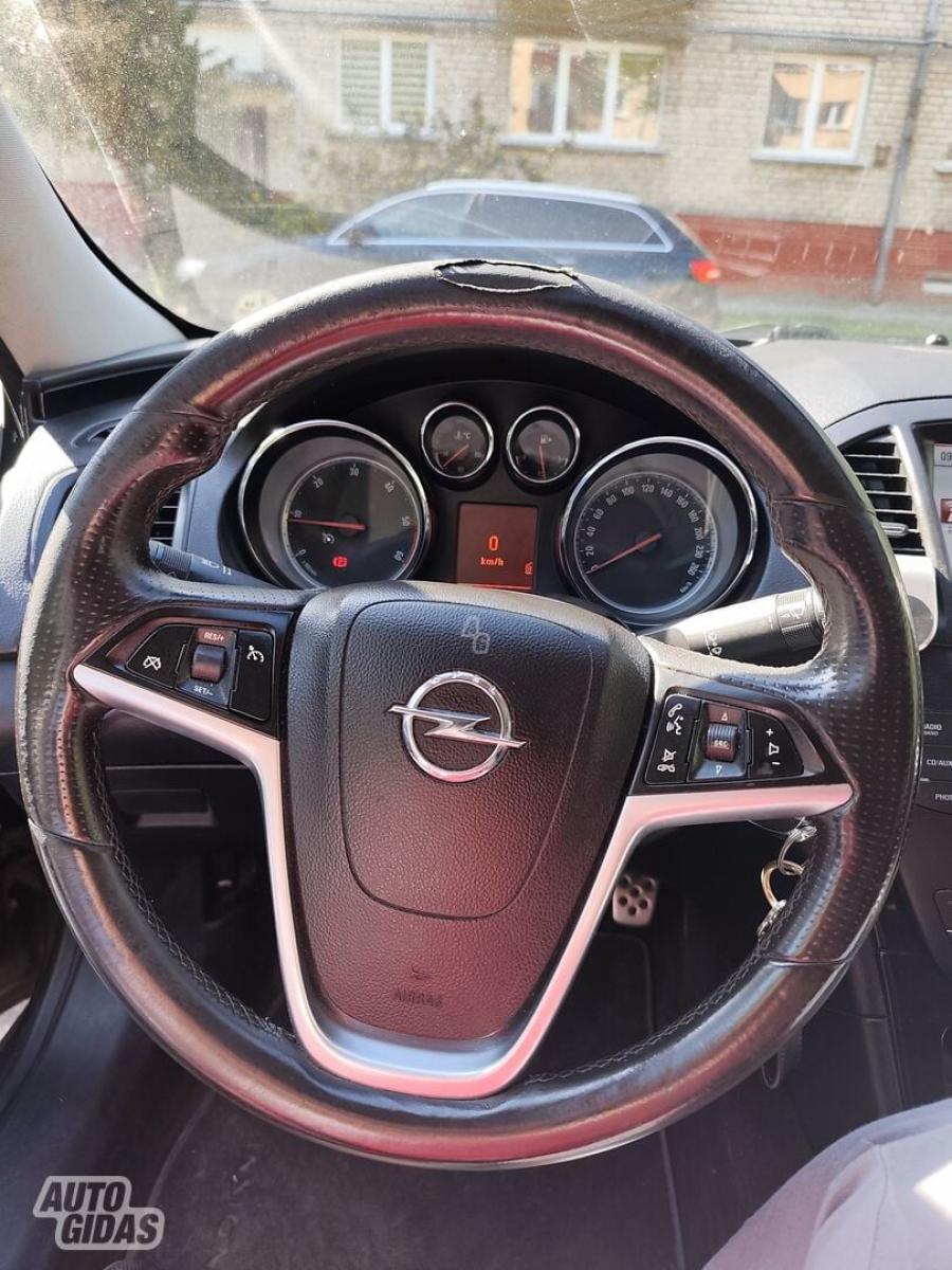 Opel Insignia 2009 in Panevezys, with an engine capacity of 2.00 L and mileage of 285 thousand km for 2500 €, photo 1 on AUTOMOTO.COM.LV