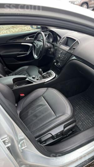 Opel Insignia 2009 in Riga, with an engine capacity of 2.00 L and mileage of 380 thousand km for 2200 €, photo 7 on AUTOMOTO.COM.LV