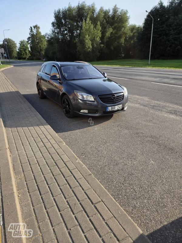 Opel Insignia 2009 in Silute, with an engine capacity of 2.00 L and mileage of 295 thousand km for 3200 €, photo 1 on AUTOMOTO.COM.LV