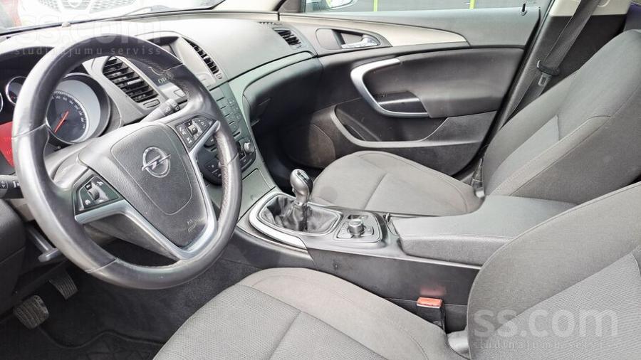 Opel Insignia 2009 in Riga, with an engine capacity of 2.00 L and mileage of 266 thousand km for 1790 €, photo 9 on AUTOMOTO.COM.LV