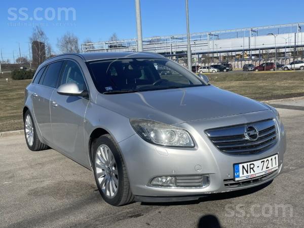 Opel Insignia 2010 in Riga, with an engine capacity of 2.00 L and mileage of 260 thousand km for 3450 €, photo 4 on AUTOMOTO.COM.LV