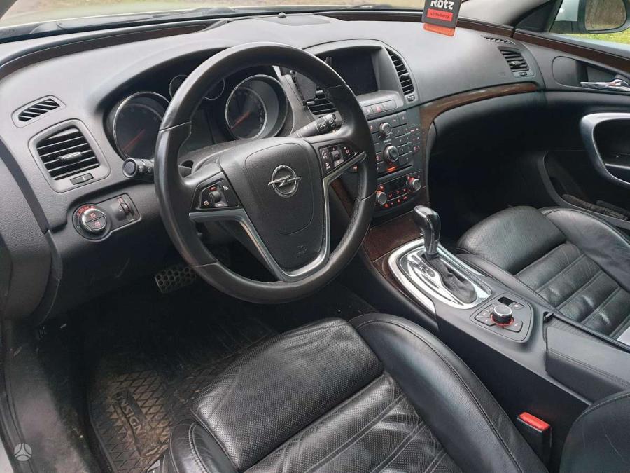 Opel Insignia 2010 in Vilnius, with an engine capacity of 2.80 L and mileage of 224 thousand km for 3200 €, photo 8 on AUTOMOTO.COM.LV