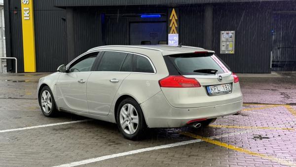 Opel Insignia 2010 in Siauliai, with an engine capacity of 2.00 L and mileage of 260 thousand km for 1650 €, photo 6 on AUTOMOTO.COM.LV