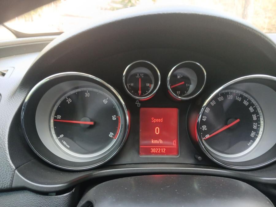Opel Insignia 2010 in Alytus, with an engine capacity of 2.00 L and mileage of 302 thousand km for 2350 €, photo 12 on AUTOMOTO.COM.LV