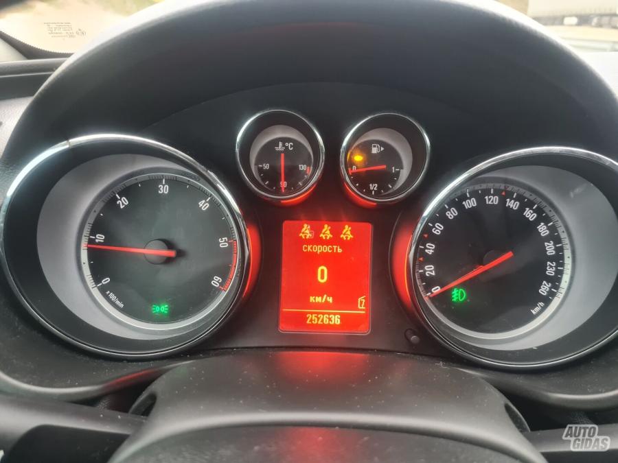 Opel Insignia 2010 in Vilnius, with an engine capacity of 2.00 L and mileage of 252 thousand km for 3250 €, photo 17 on AUTOMOTO.COM.LV